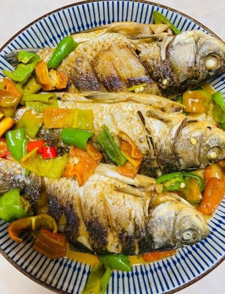 家常鲫鱼怎么做_鲫鱼最简单的做法大全-第1张图片-山城妙识 家常鲫鱼怎么做_鲫鱼最简单的做法大全-第1张图片-山城妙识