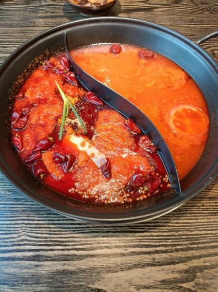 番茄火锅涮什么菜最好吃_番茄锅底适合哪些蔬菜-第1张图片-山城妙识 番茄火锅涮什么菜最好吃_番茄锅底适合哪些蔬菜-第1张图片-山城妙识