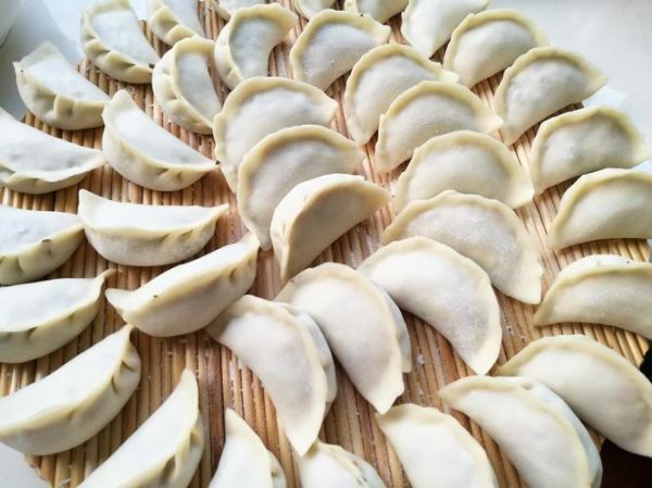 蒲菜水饺怎么做_蒲菜水饺馅料怎么调-第1张图片-山城妙识 蒲菜水饺怎么做_蒲菜水饺馅料怎么调-第1张图片-山城妙识