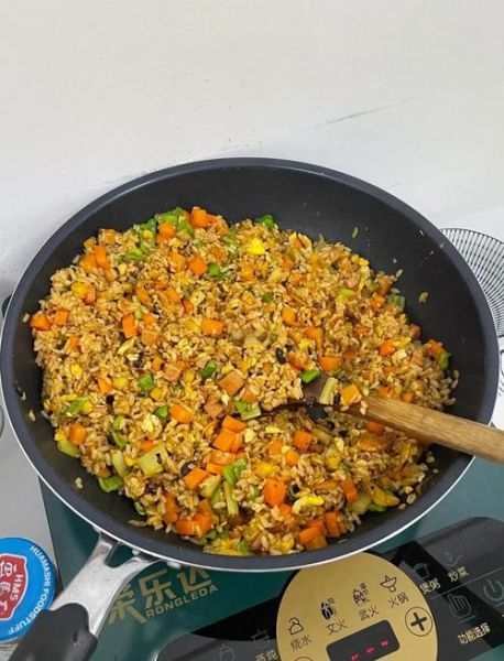 蛋炒饭怎么炒才好吃_蛋炒饭不粘锅技巧-第2张图片-山城妙识 蛋炒饭怎么炒才好吃_蛋炒饭不粘锅技巧-第2张图片-山城妙识
