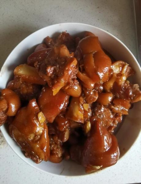 红烧猪脚最简单的做法_新手零失败技巧-第1张图片-山城妙识 红烧猪脚最简单的做法_新手零失败技巧-第1张图片-山城妙识