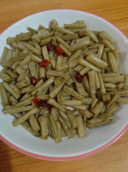 炒空心菜梗酸怎么做_空心菜梗酸要焯水吗-第1张图片-山城妙识 炒空心菜梗酸怎么做_空心菜梗酸要焯水吗-第1张图片-山城妙识