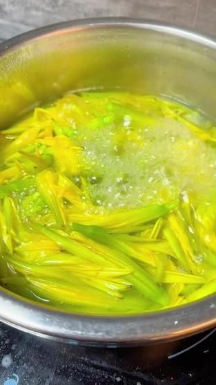 新鲜黄花菜可以直接煮汤吗_新鲜黄花菜煮汤前怎么处理-第1张图片-山城妙识 新鲜黄花菜可以直接煮汤吗_新鲜黄花菜煮汤前怎么处理-第1张图片-山城妙识