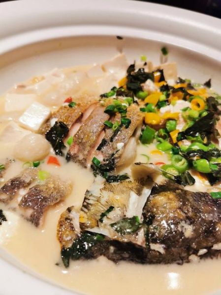 焖鱼头怎么做才好吃_家常做法大全-第1张图片-山城妙识 焖鱼头怎么做才好吃_家常做法大全-第1张图片-山城妙识