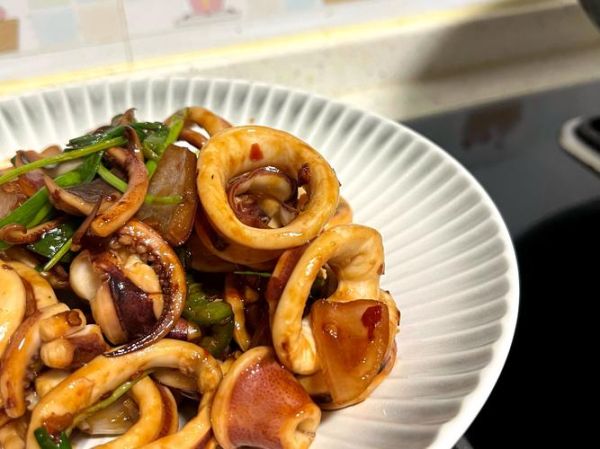 整只鱿鱼怎么做好吃_家常鱿鱼做法大全-第1张图片-山城妙识