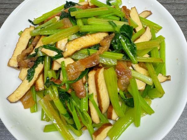 芹菜和香干可以一起炒吗_芹菜炒香干的做法-第1张图片-山城妙识 芹菜和香干可以一起炒吗_芹菜炒香干的做法-第1张图片-山城妙识