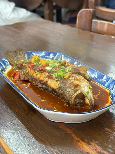 红烧鲈鱼怎么做才好吃_鲈鱼红烧去腥技巧-第1张图片-山城妙识 红烧鲈鱼怎么做才好吃_鲈鱼红烧去腥技巧-第1张图片-山城妙识