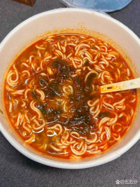 香锅方便面怎么做好吃_香锅方便面做法步骤-第2张图片-山城妙识 香锅方便面怎么做好吃_香锅方便面做法步骤-第2张图片-山城妙识