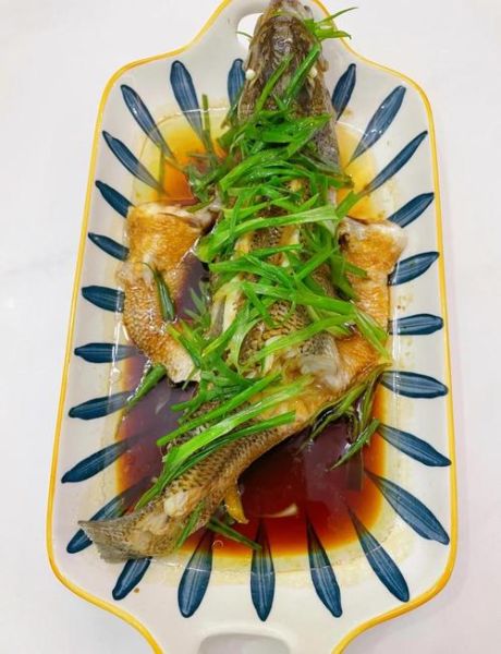 清蒸鲈鱼的家常做法_清蒸鲈鱼做法视频-第2张图片-山城妙识