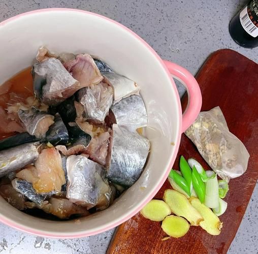 清炖鲅鱼怎么做才好吃_清炖鲅鱼最正宗的做法窍门-第1张图片-山城妙识