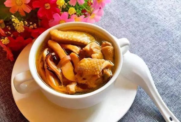 墨鱼炖鸡哪些人不能吃_禁忌人群全解析-第1张图片-山城妙识 墨鱼炖鸡哪些人不能吃_禁忌人群全解析-第1张图片-山城妙识