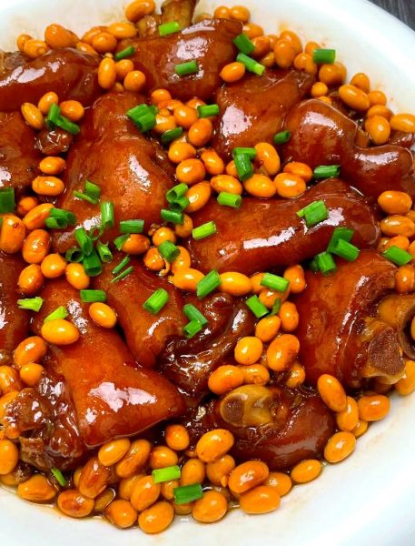 黄豆炖猪蹄的功效与作用_孕妇可以吃吗-第1张图片-山城妙识 黄豆炖猪蹄的功效与作用_孕妇可以吃吗-第1张图片-山城妙识