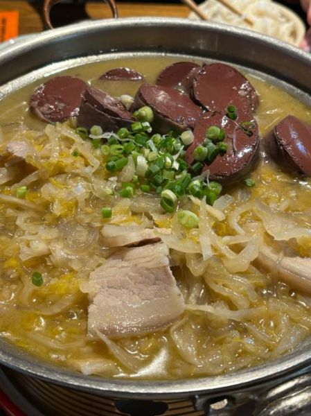 酸菜炖白肉血肠怎么做_东北酸菜血肠正宗做法-第1张图片-山城妙识