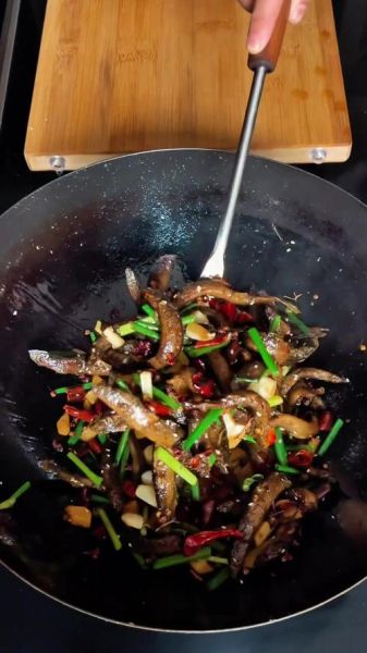 泥鳅钻豆腐怎么做_泥鳅钻豆腐为什么泥鳅会钻进去-第1张图片-山城妙识 泥鳅钻豆腐怎么做_泥鳅钻豆腐为什么泥鳅会钻进去-第1张图片-山城妙识