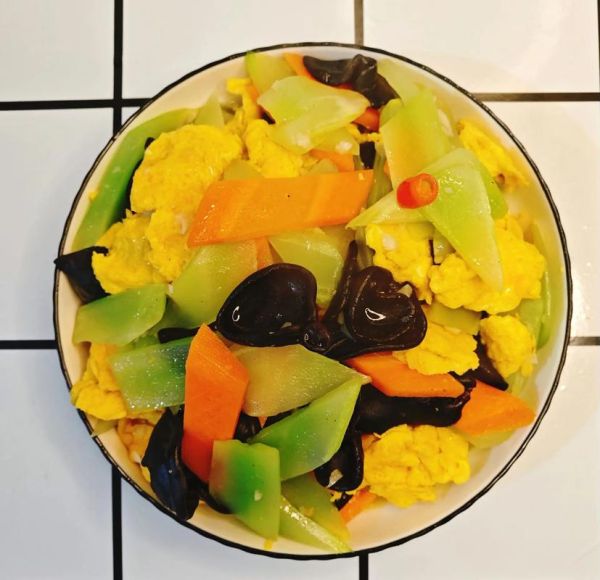 清炒莴笋怎么做_清炒莴笋要不要焯水-第1张图片-山城妙识 清炒莴笋怎么做_清炒莴笋要不要焯水-第1张图片-山城妙识