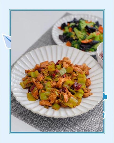 青椒鸡丁最正宗的做法_为什么先滑油后回锅-第2张图片-山城妙识 青椒鸡丁最正宗的做法_为什么先滑油后回锅-第2张图片-山城妙识