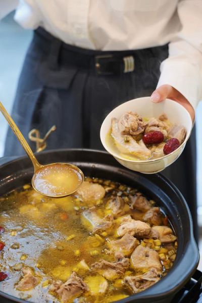 砂锅清炖鸡的做法大全_清炖鸡怎么炖才鲜嫩-第3张图片-山城妙识 砂锅清炖鸡的做法大全_清炖鸡怎么炖才鲜嫩-第3张图片-山城妙识