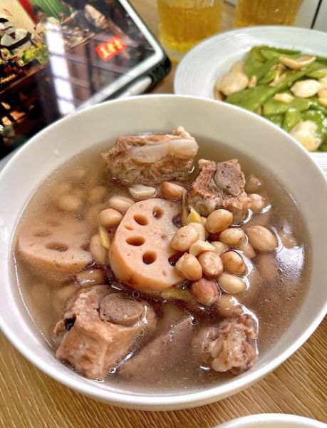 排骨莲藕汤怎么做_莲藕排骨汤最正宗的做法-第2张图片-山城妙识 排骨莲藕汤怎么做_莲藕排骨汤最正宗的做法-第2张图片-山城妙识