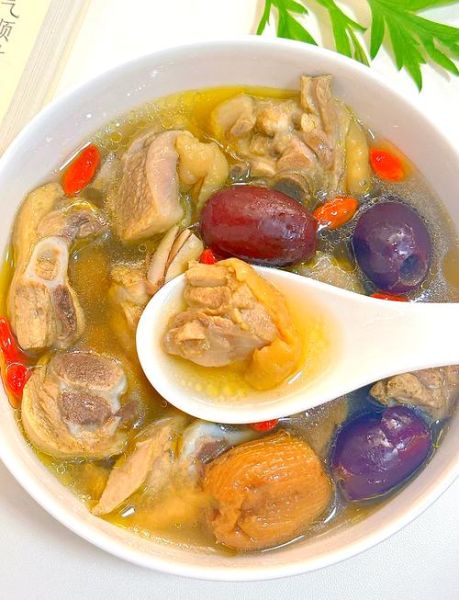 老母鸡怎么炖汤好喝_老母鸡炖汤的正确步骤-第1张图片-山城妙识