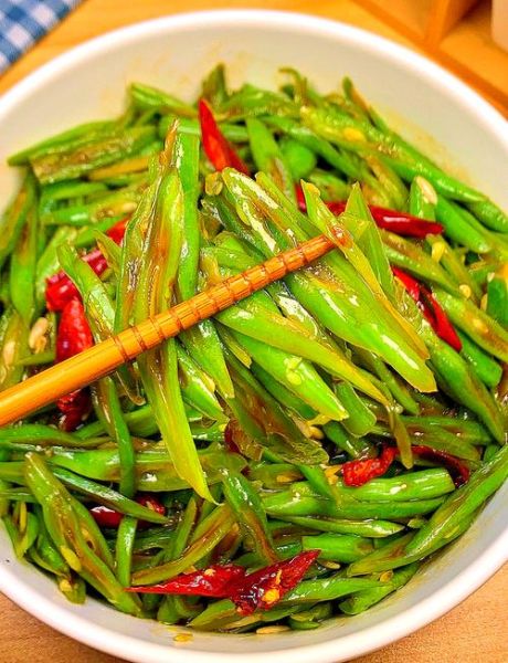 炒四季豆要不要焯水_四季豆怎么炒才翠绿入味-第3张图片-山城妙识
